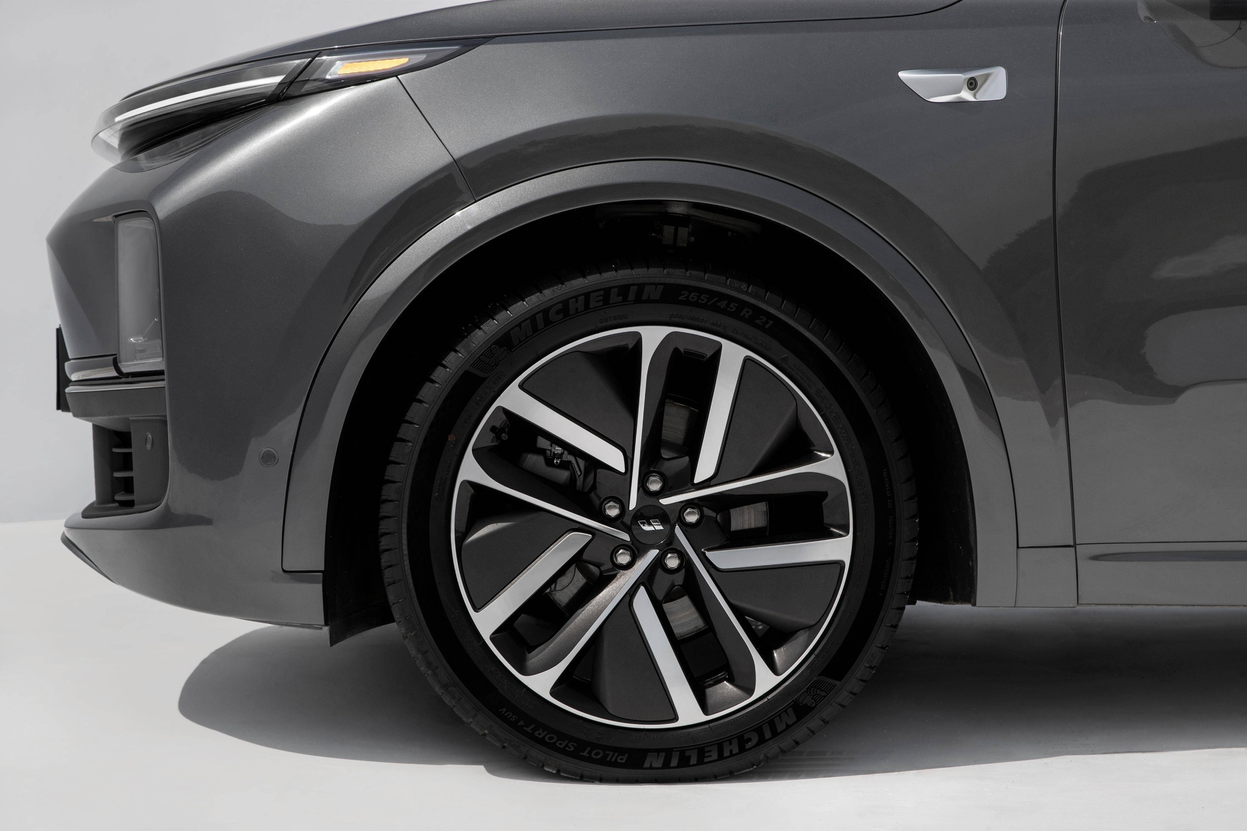 “中国制造”成功了，续航1315公里，5.3s破百，首月交付超1万辆_搜狐汽车_搜狐网