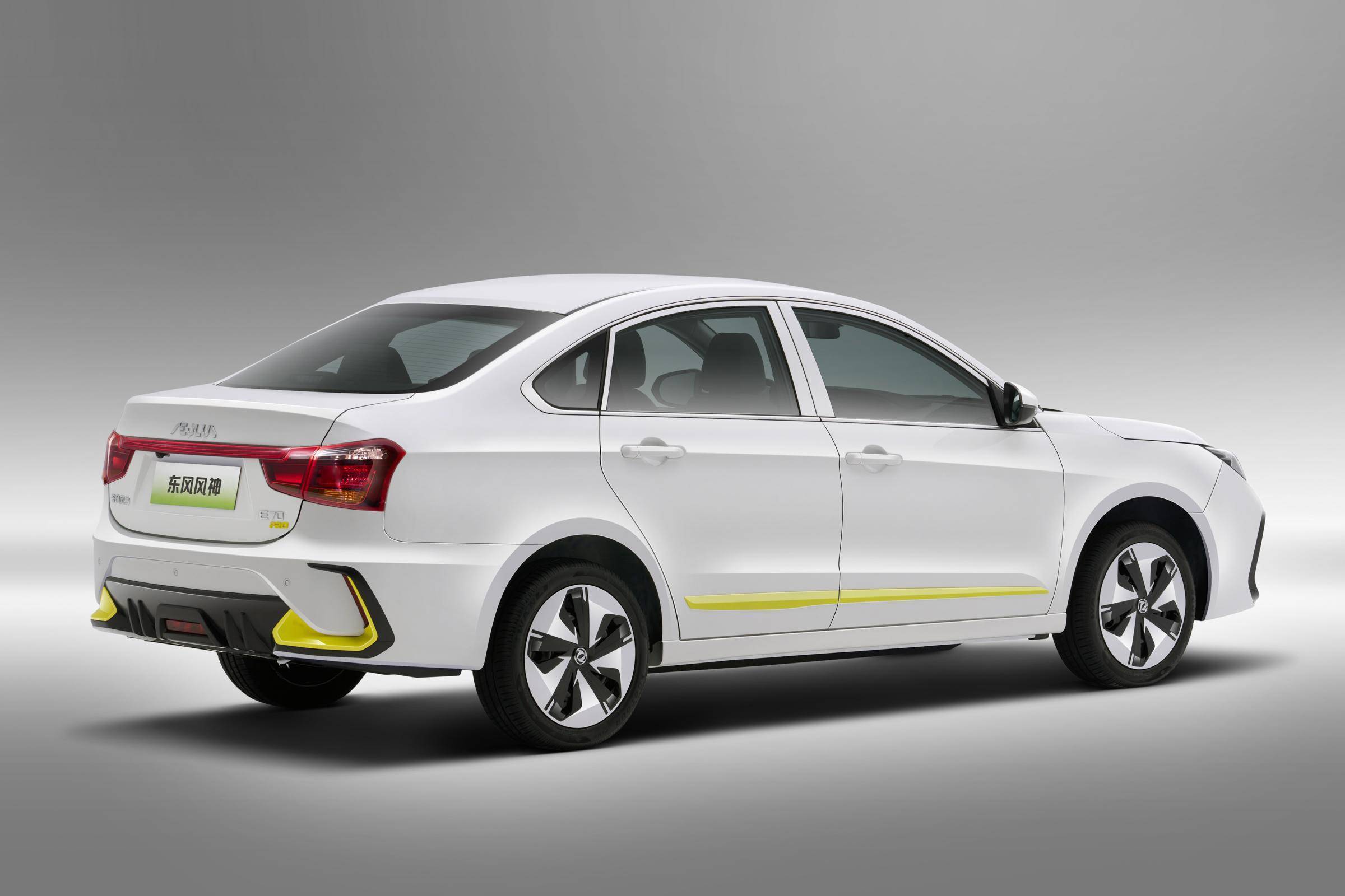 东风风神E70 PRO新车型上市！最大续航433公里，售价15.38万元_搜狐汽车_搜狐网