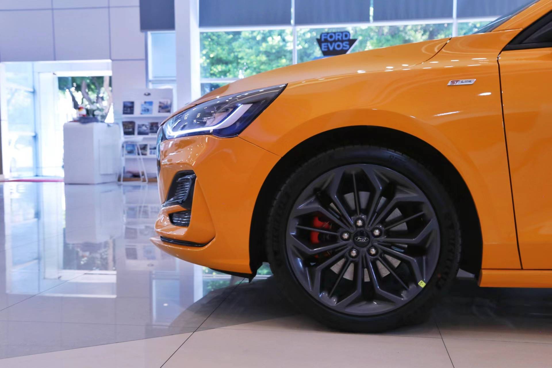 实拍全新福克斯炽火橙车型，将“运动”做到极致_搜狐汽车_搜狐网