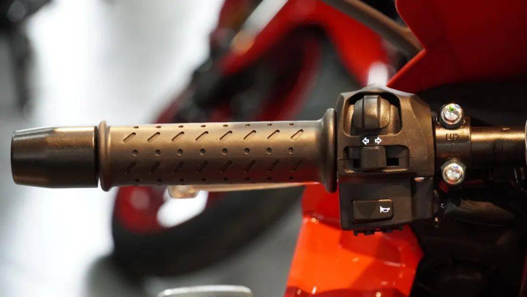 22980元，阿普利亚的入门仿赛GPR 250R 车型展示_搜狐汽车_搜狐网