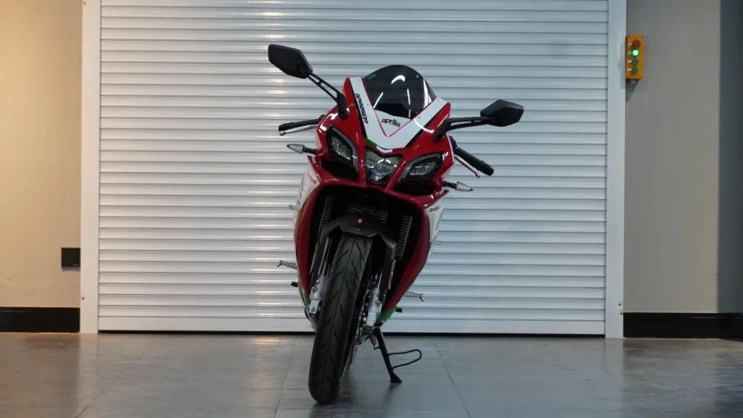 22980元，阿普利亚的入门仿赛GPR 250R 车型展示_搜狐汽车_搜狐网