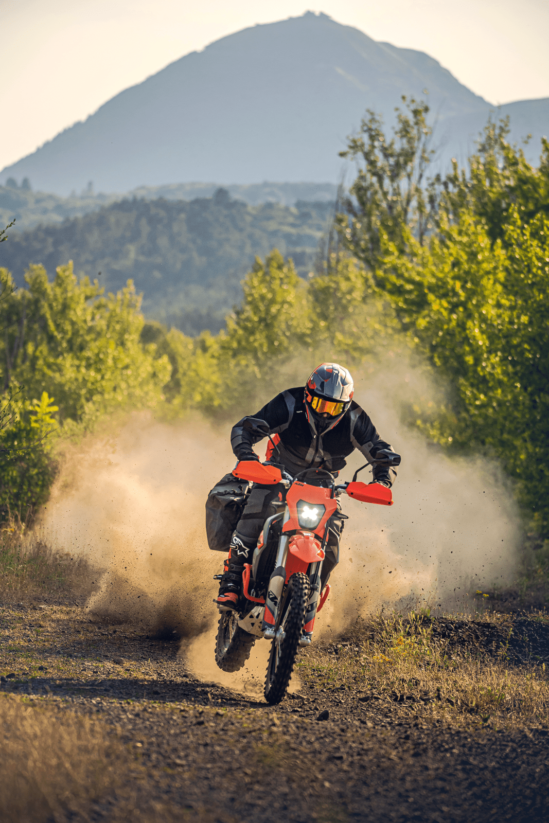 KTM 2023 款 690 Enduro R、SMC R 户外特写_搜狐汽车_搜狐网