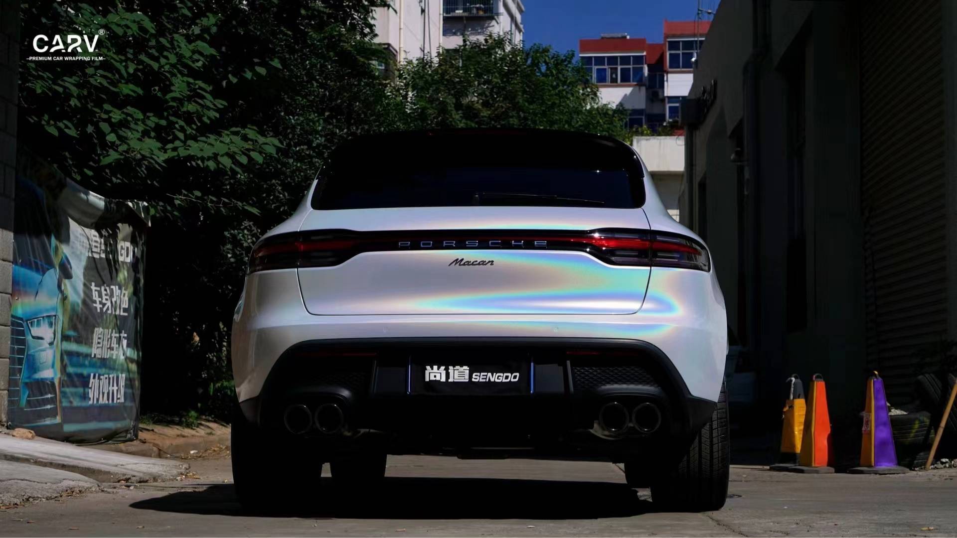 保时捷Macan卡孚CARV改色膜白金镭射白，白变彩虹色_搜狐汽车_搜狐网
