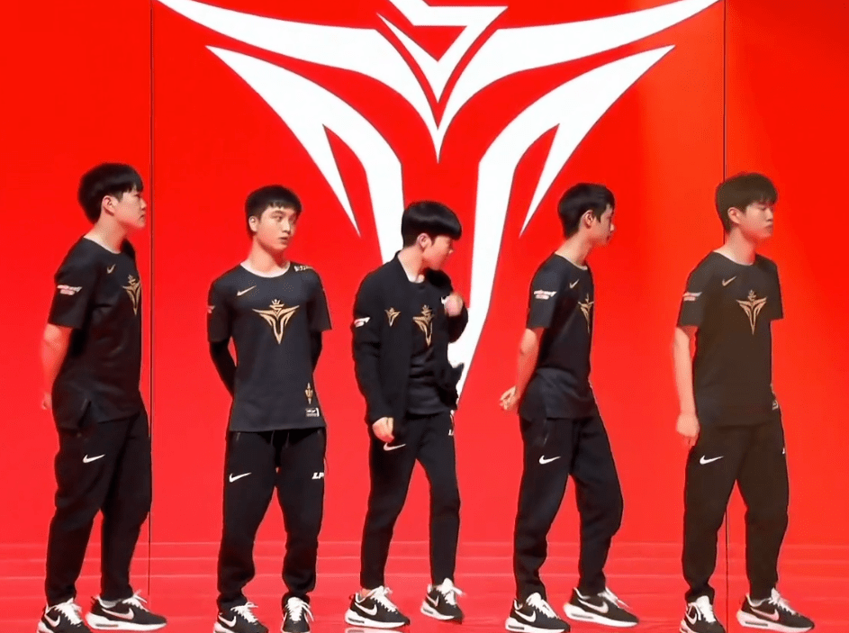 LPL选手再爆丑闻，Photic发不雅照给女网红，Jackeylove在线吃瓜_网友_事情_职业