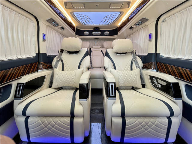 奔驰V260L改装迈巴赫七座商务车，这颜值与内饰，还加价买埃尔法吗_搜狐汽车_搜狐网