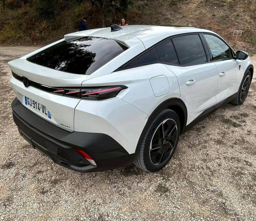 质感优于凡尔赛C5X，新款标致408X“配置曝光”，售价将更接地气_搜狐汽车_搜狐网