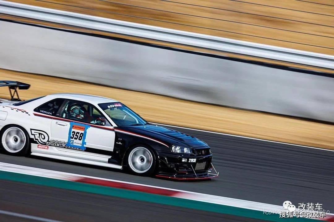 精品Z-Tune版熊猫配色日产R34 GTR，老车下赛道一点都不心疼？_搜狐汽车_搜狐网