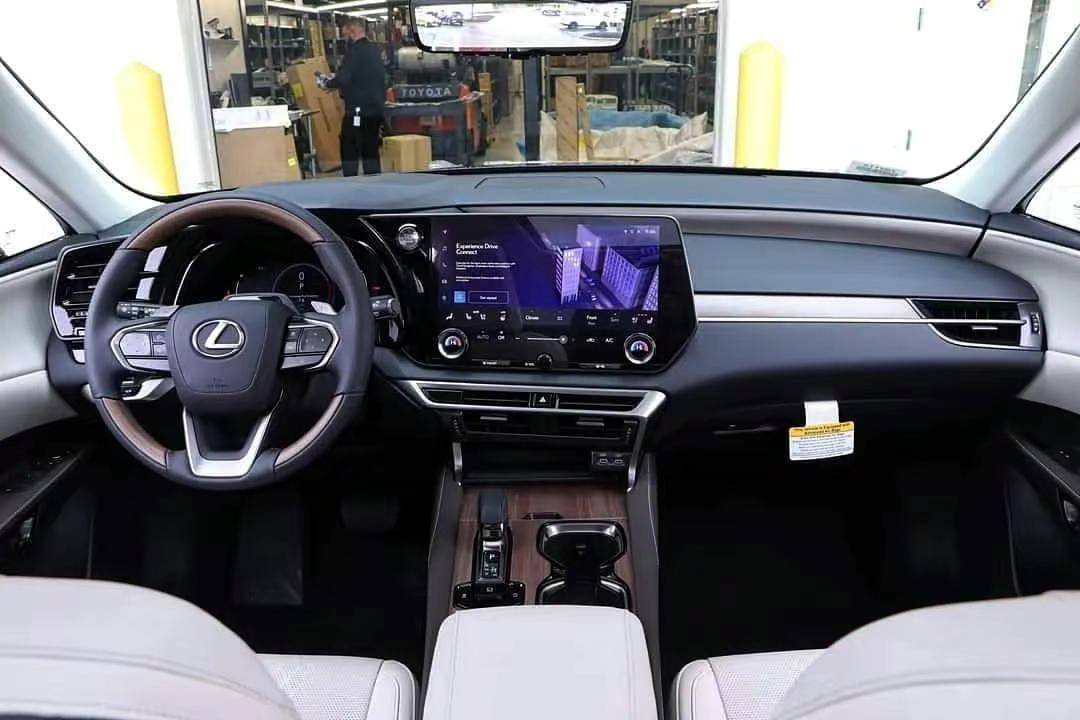 白色内饰+2.4T引擎，新一代雷克萨斯RX“售价曝光”，气场不逊GLE_搜狐汽车_搜狐网