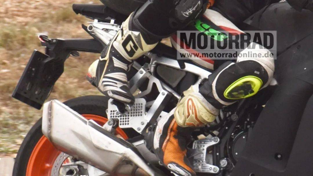 RC8C市售版？KTM公升级仿赛RC990路试曝光_搜狐汽车_搜狐网