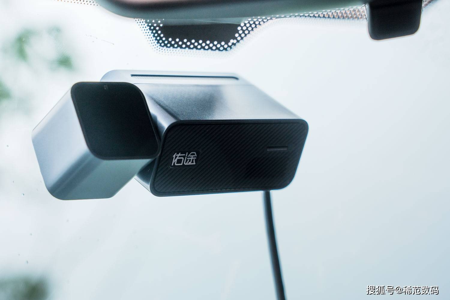 佑途C2M Pro评测：首款有3D动态显示屏的行车记录仪？_搜狐汽车_搜狐网