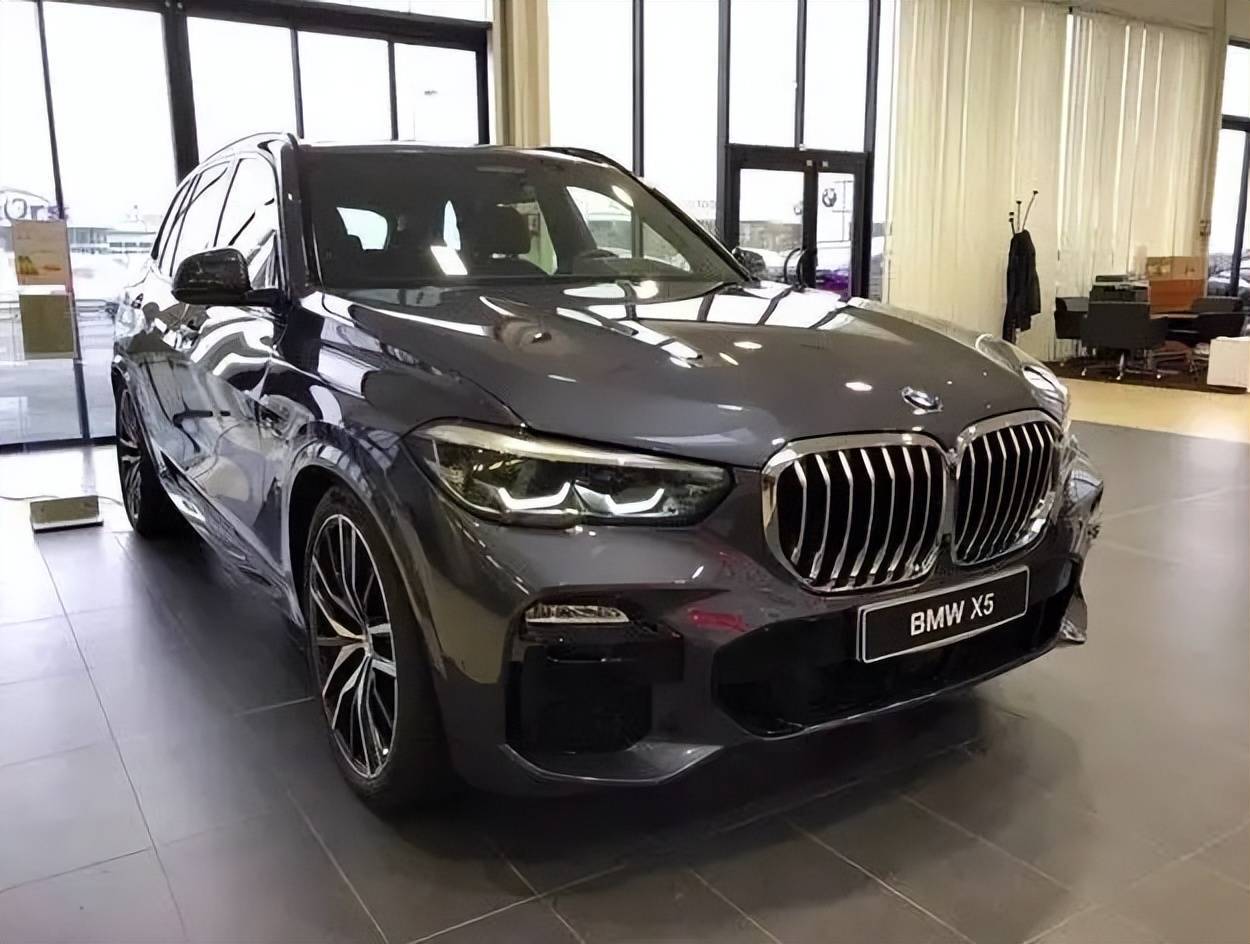 百十万的宝马X5，被30万的XT5撞掉后轮，此事我们应该怎么看？_搜狐汽车_搜狐网