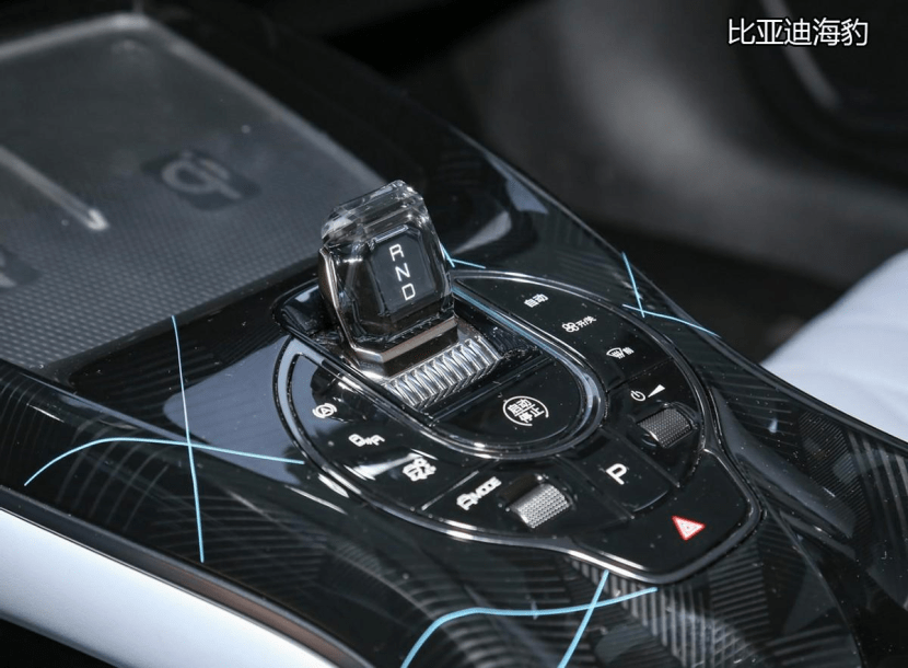 同为热门新能源中级车，深蓝SL03和比亚迪海豹怎么选？_搜狐汽车_搜狐网