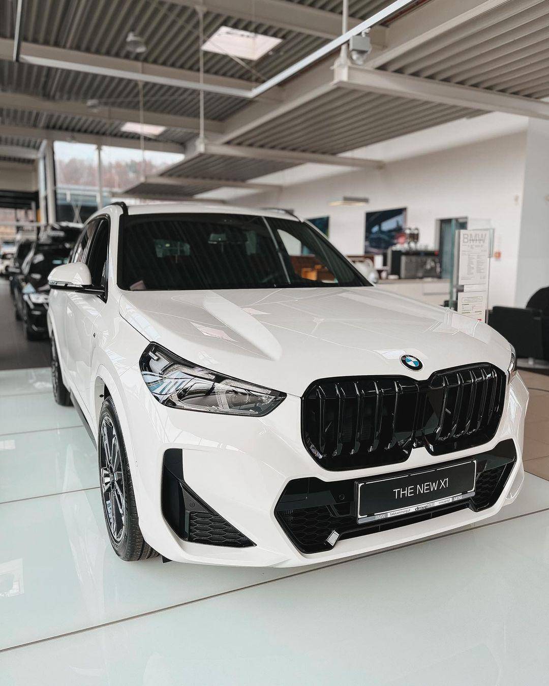 新宝马X1“售价曝光”，低配落地不足30万，2.0T+8AT，看啥奔驰GLB_搜狐汽车_搜狐网