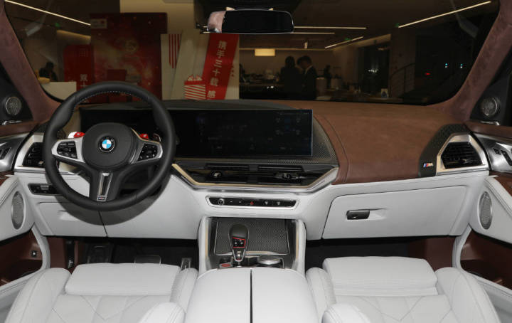 轴距与X5L相同，230万起售，最贵宝马XM值吗？_搜狐汽车_搜狐网