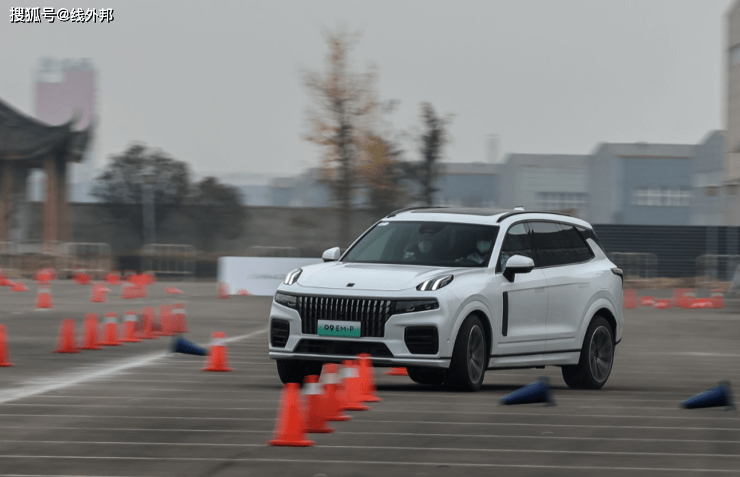 试驾领克09EM-P：这只灵活的大胖子，惊到我了_搜狐汽车_搜狐网