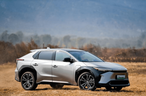 纯电SUV赛道再添种子选手，一汽丰田bZ4X金身加持！_搜狐汽车_搜狐网