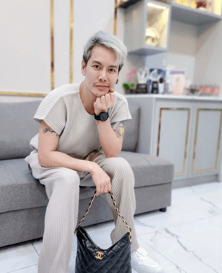 附视频丨曾给我们带来欢笑的“湿哒”姐，泰国歌王Aof，确诊抑郁症！_工作_症状_泰语