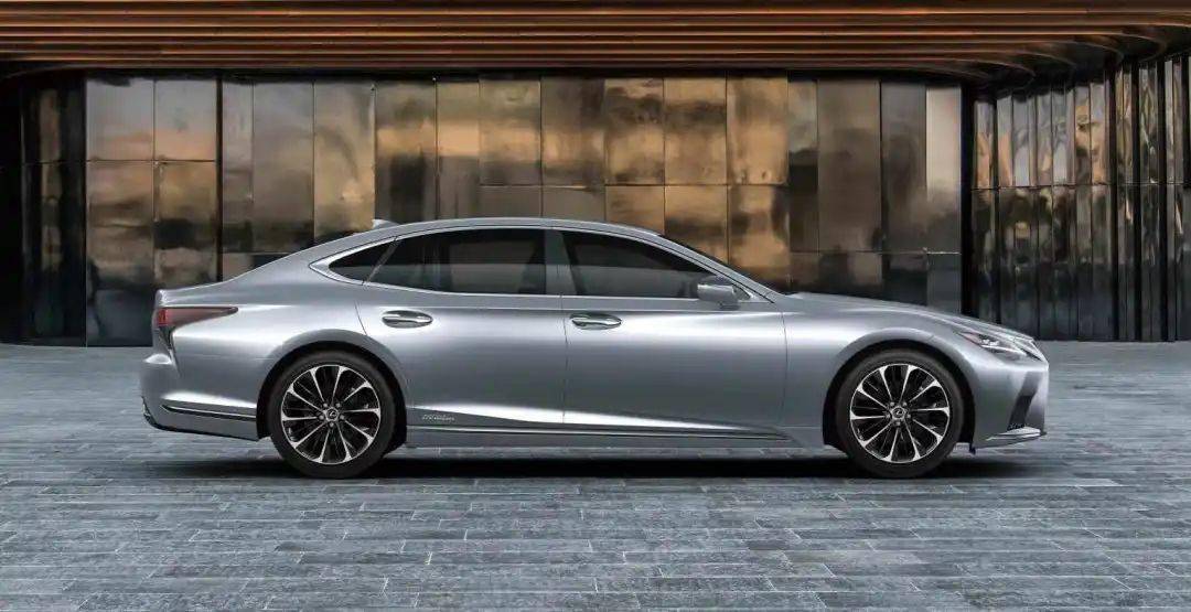 雷克萨斯LS500h|“不耀”之美_搜狐汽车_搜狐网