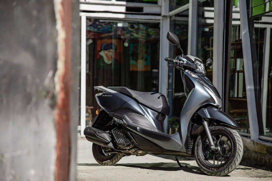 占据小排踏板的制高点 本田LEAD 125测评_搜狐汽车_搜狐网