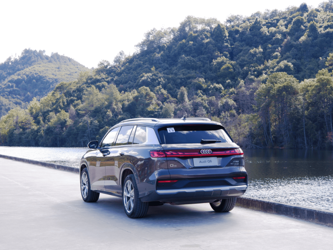 2.5T V6+quattro四驱！上汽奥迪Q6动态表现如何？_搜狐汽车_搜狐网