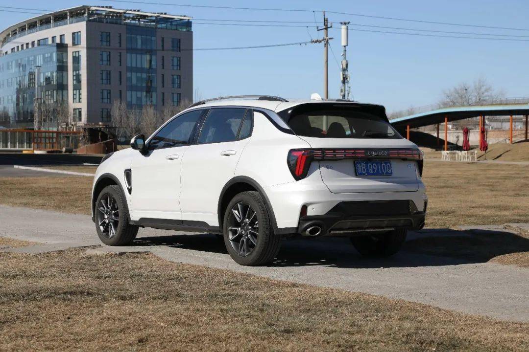 2.0T+8AT，254马力，这台家用SUV性能真不错，底盘实在太香了！_搜狐汽车_搜狐网