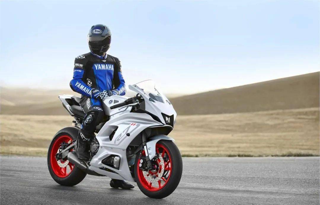 本田在做750cc双缸跑车？定位“火刃蜂”剑指R7？_搜狐汽车_搜狐网