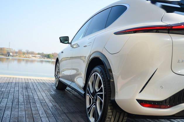 智己LS7正式上市 售价30.98万元—45.98万元_搜狐汽车_搜狐网