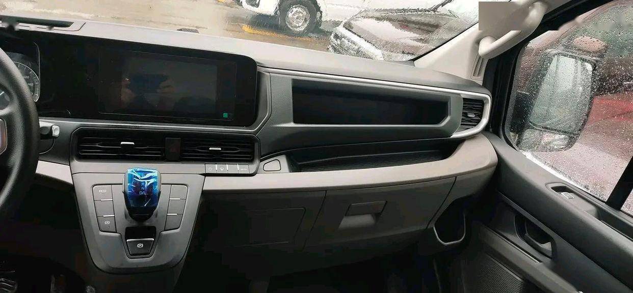 江铃福特出品，新一代全顺MPV进店，双联屏+9AT，内外全面升级_搜狐汽车_搜狐网