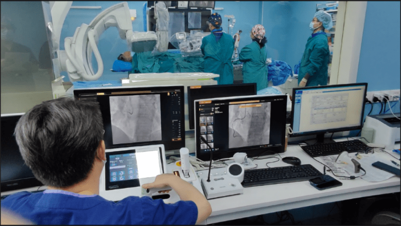 新一代微创血管介入手术机器人VasCure完成首批临床试验_远程_成功_器械