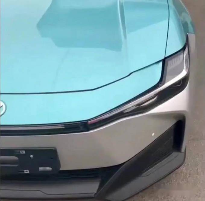 丰田bZ3新车型曝光！配比亚迪电池 售价不到10万元_搜狐汽车_搜狐网