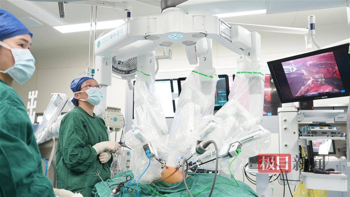 正式“上岗”！第四代达芬奇手术机器人在协和完成首台手术_汤绍涛_肿瘤_团队