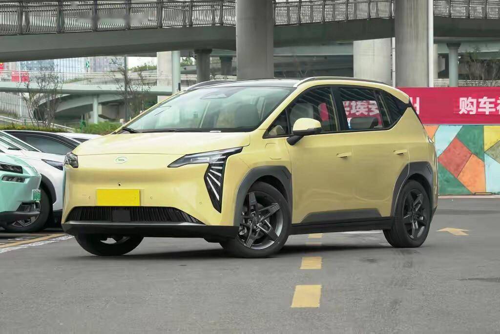 定位紧凑型SUV，外观前卫内饰精致，纯电续航610km，带你看AION Y_搜狐汽车_搜狐网