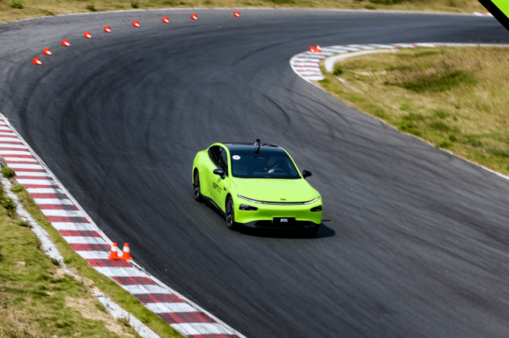 小鹏在全新 P7i 上，实现了它的「轿跑梦」_搜狐汽车_搜狐网