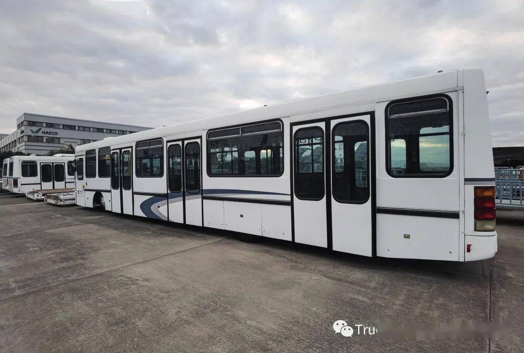 搭航班最不愿意坐摆渡车？看看报废的Cobus 300_机场_车门_康巴斯