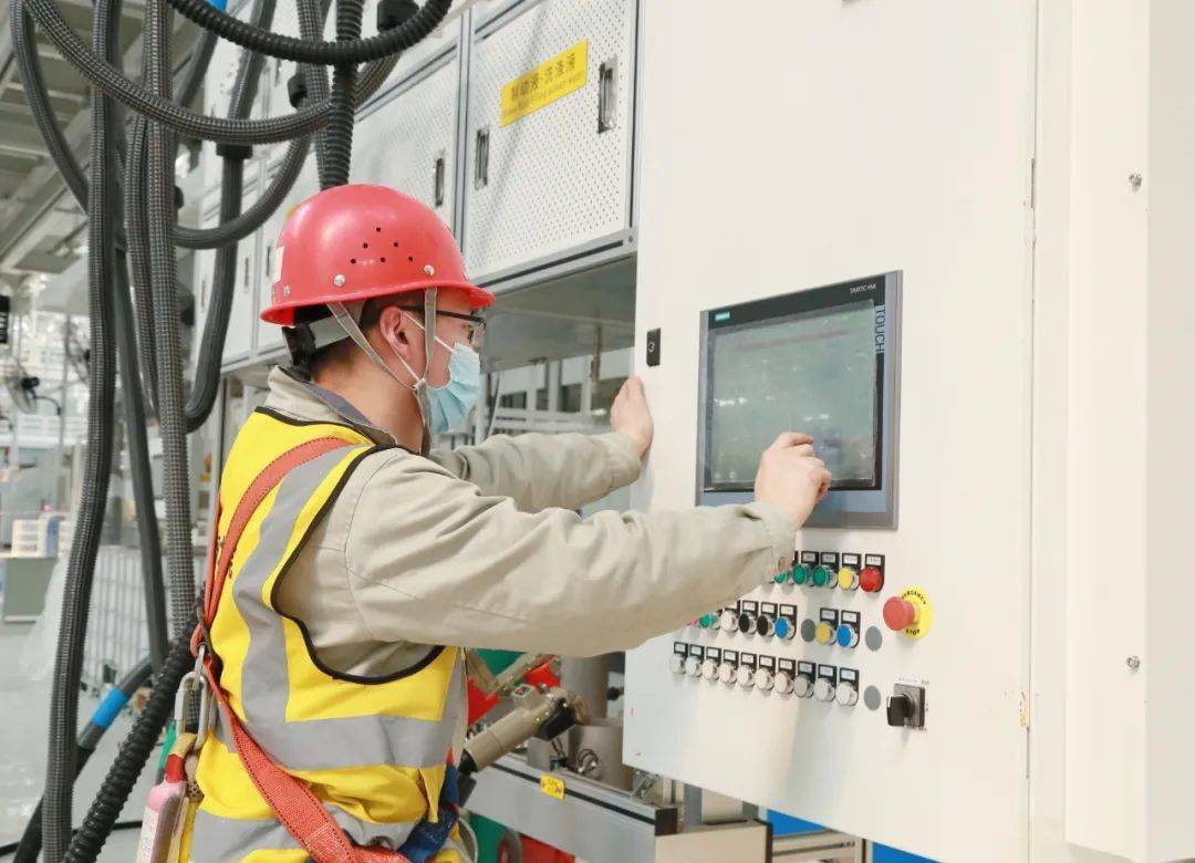 【ONE话题】打造西部高端制造基地，一汽解放项目全面进入调试阶段！_搜狐汽车_搜狐网