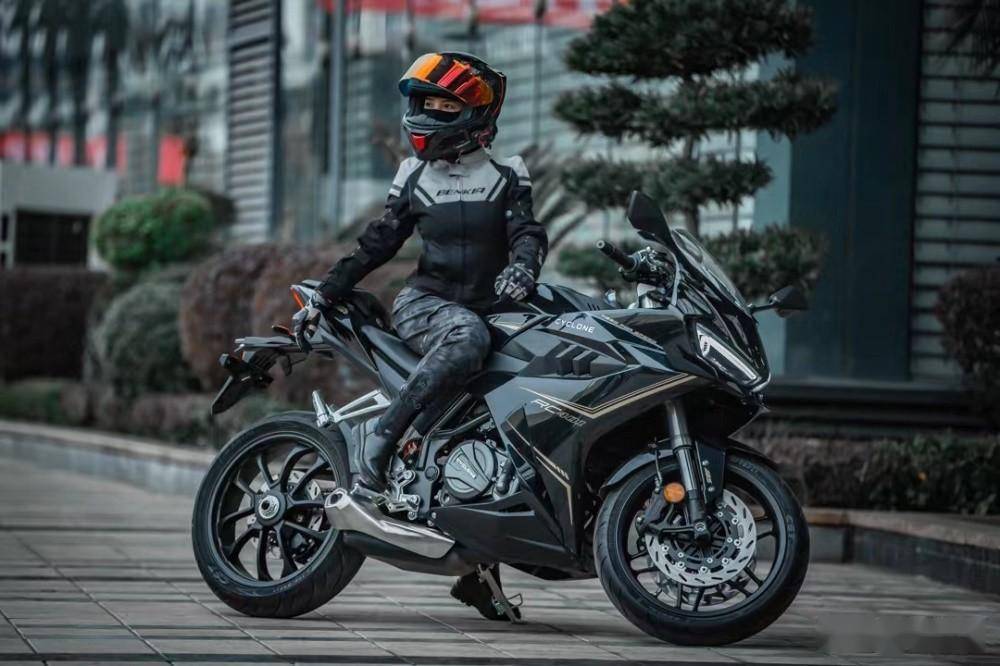 骑着比看着更带感——赛科龙RC401赛道版评测（动态）_搜狐汽车_搜狐网