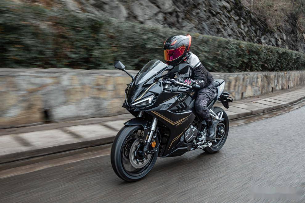 骑着比看着更带感——赛科龙RC401赛道版评测（动态）_搜狐汽车_搜狐网