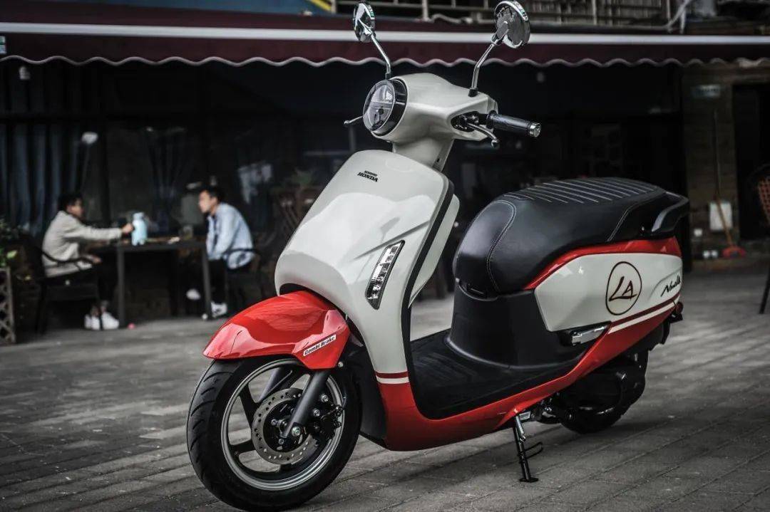 一种优雅且品味的生活方式——新大洲本田NS125LA评测静态篇_搜狐汽车_搜狐网