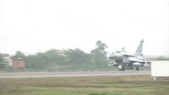 集团要闻丨央视密集报道！轰6K、歼10C、歼15、歼16等战鹰亮剑演习_目标_任务_战机