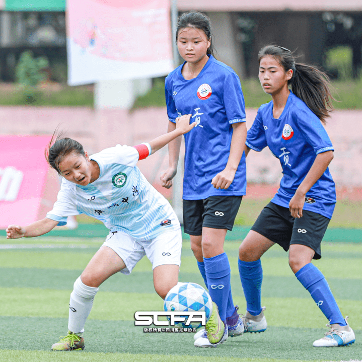 绵阳再拿一冠 成都点球夺魁 第三届“贡嘎杯”总决赛（初中U-13组）圆满落幕！_四川省_女子组_青春