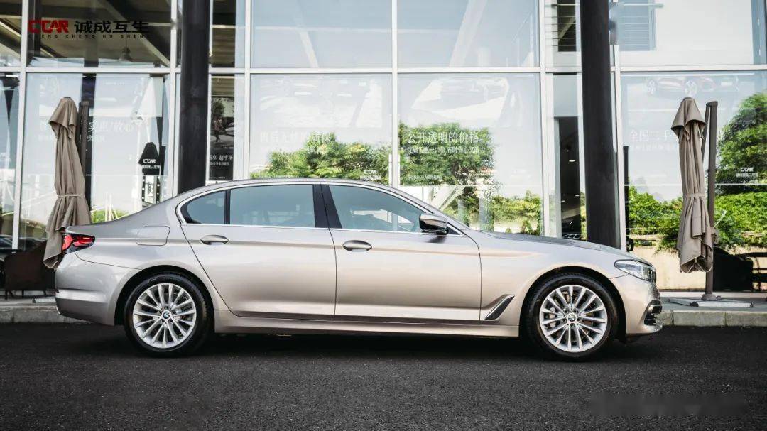 (最新到店)20多万的5系，2.0T+后驱+空气悬架，还是插混！【宝马5系新能源 530Le 豪华套装】_搜狐汽车_搜狐网