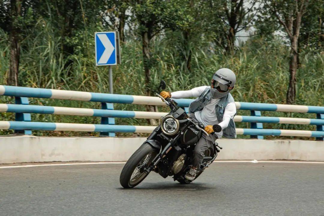 性能惊艳的“绅士机械”——高金GK500咖啡版R动态评测_搜狐汽车_搜狐网