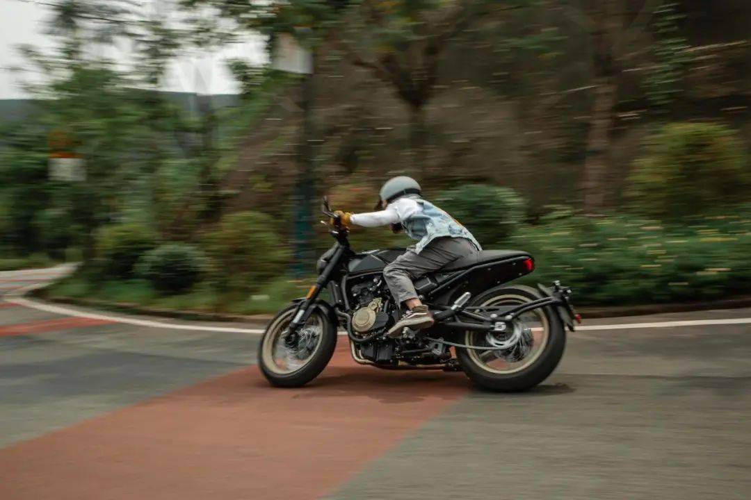 性能惊艳的“绅士机械”——高金GK500咖啡版R动态评测_搜狐汽车_搜狐网