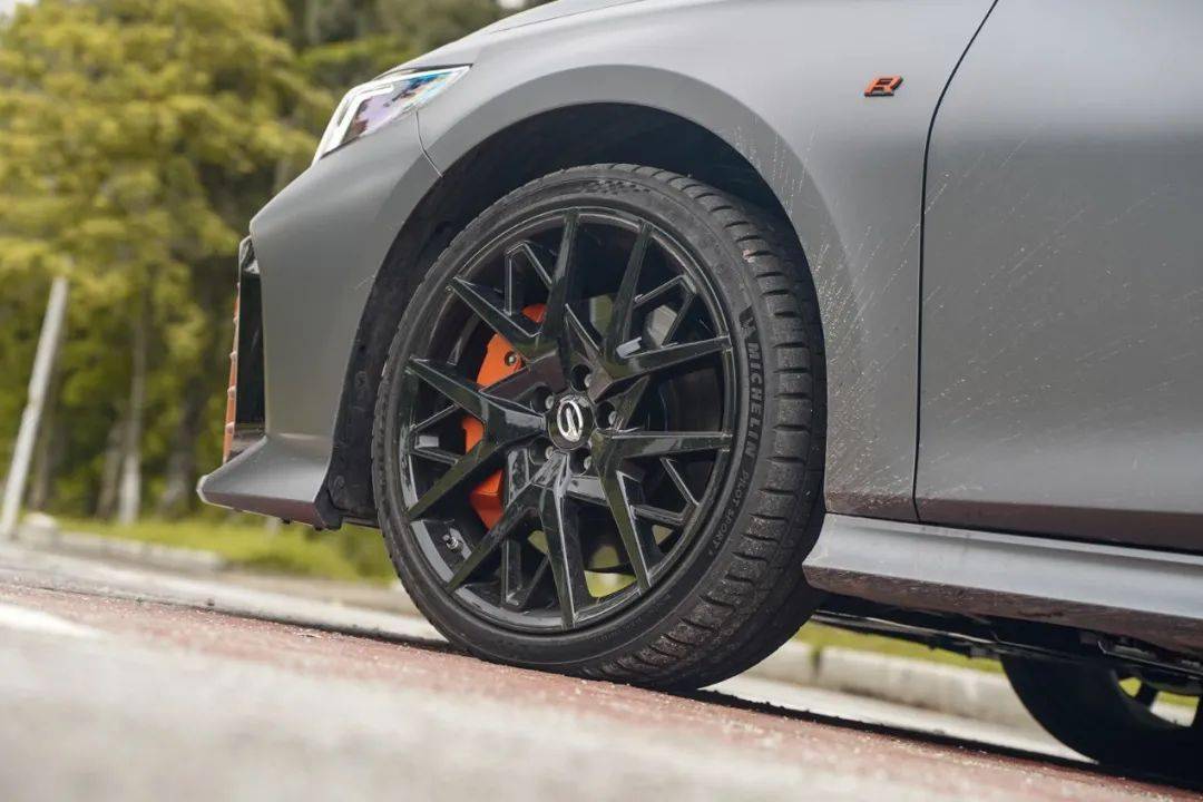 2.0T+8AT，零百5.7s，堪称15万级地表最强家轿，思域不香了！_搜狐汽车_搜狐网