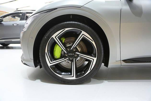 EV6 GT海外版到店体验 E-GMP平台/800V快充_搜狐汽车_搜狐网