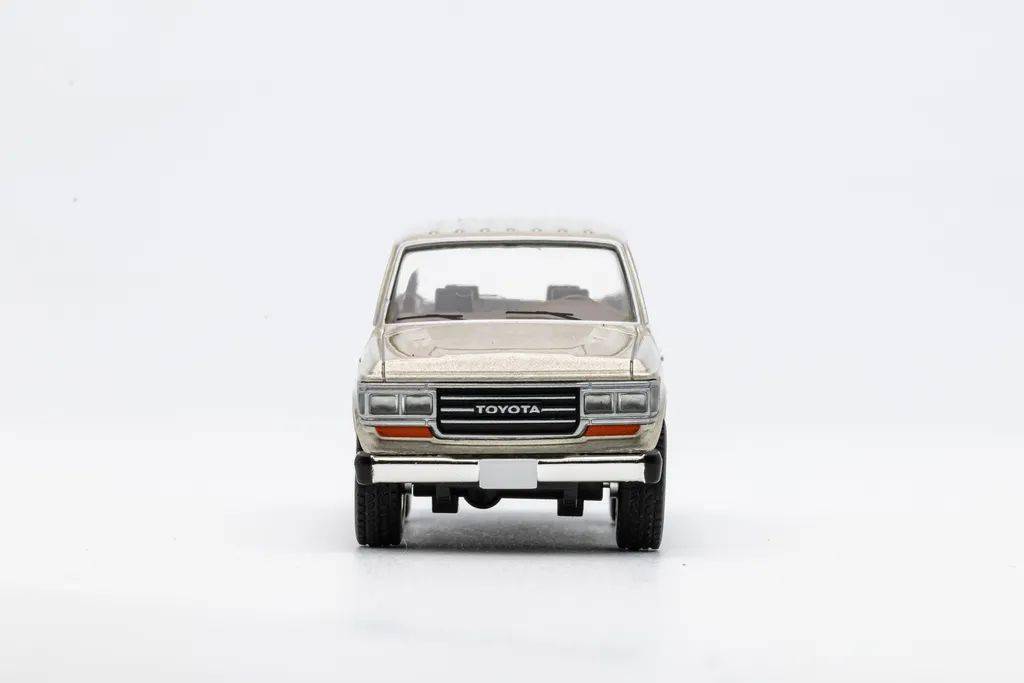 TLV的刷色套路，陆巡LC60早期版模型试玩_搜狐汽车_搜狐网