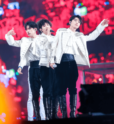 TFBOYS十年之约西安演唱会点燃旅游热潮，带动当地酒店和景区预订飙升_门票_订单_整体