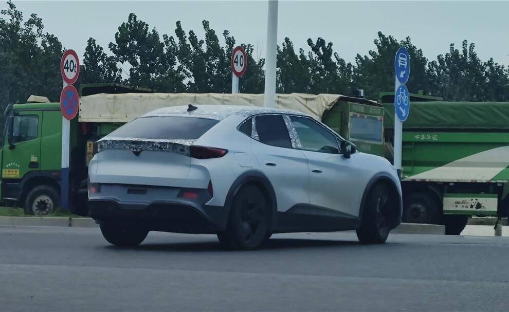 大众全新电动SUV谍照曝光，MEB平台打造，配大溜背，外观很运动_搜狐汽车_搜狐网