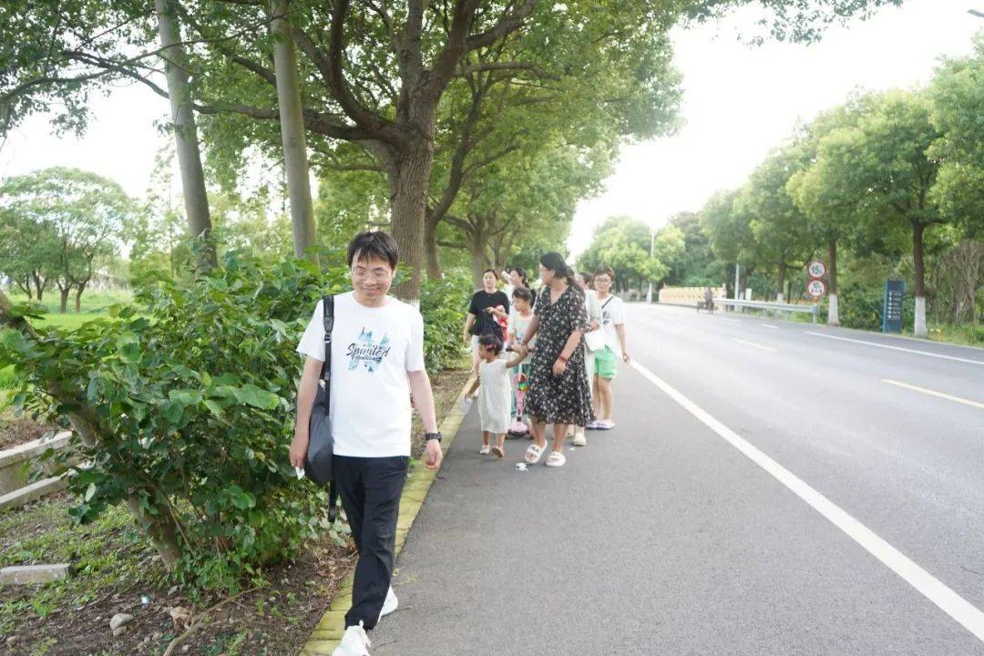 在六墩村COUNTRY WALK中，打卡文明地标，邂逅奉贤乡村魅力_桑梓_明信片_农作物