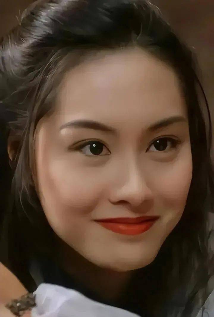 52岁朱茵现状：住深山残屋，开97年破车，活成了娱乐圈的“笑话”_周星驰_电影节_事业